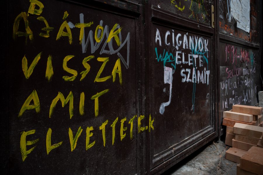 OFF-Biennále Budapest | Oláh Norbert: A cigány művész szorongása – Balkon
